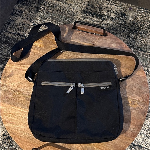 Baggallini | Bags | Baggallini Black Crossbody | Poshmark
